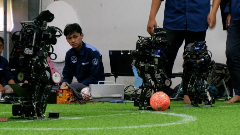 Sabet Enam Juara, Tim Robot ITS Berjaya di KRI 2024 Wilayah II - SAINS ...