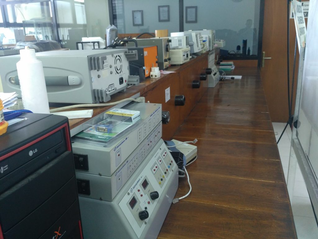 Laboratorium Instrumentasi dan Pengolahan Sinyal Biomedika - Departemen ...