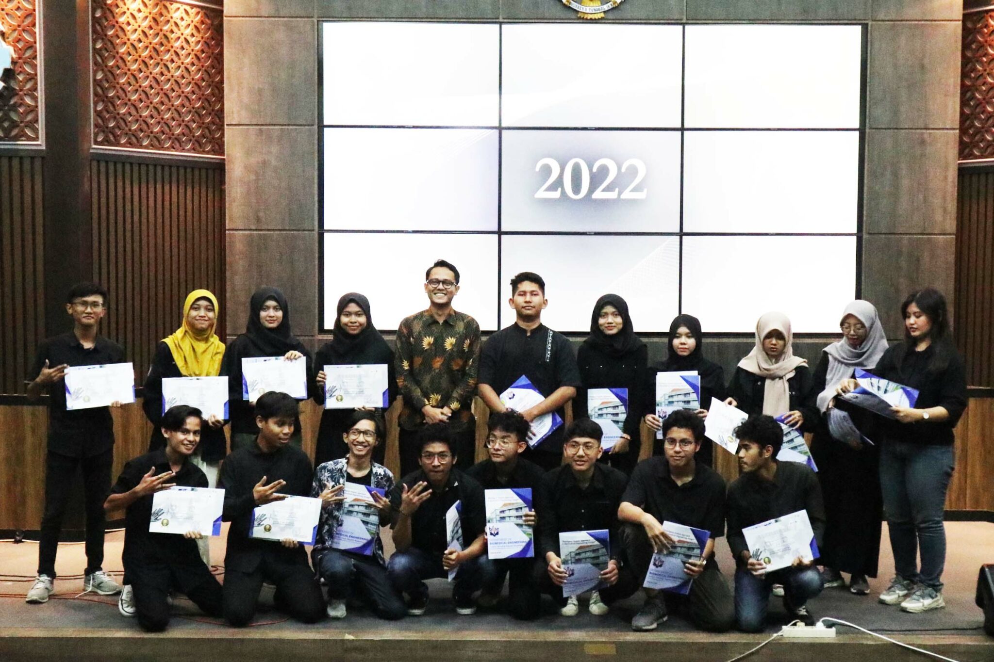 [20 September 2023] The 16th Penganugerahan BME Awards Semester Genap 2022/2023 - Departemen ...