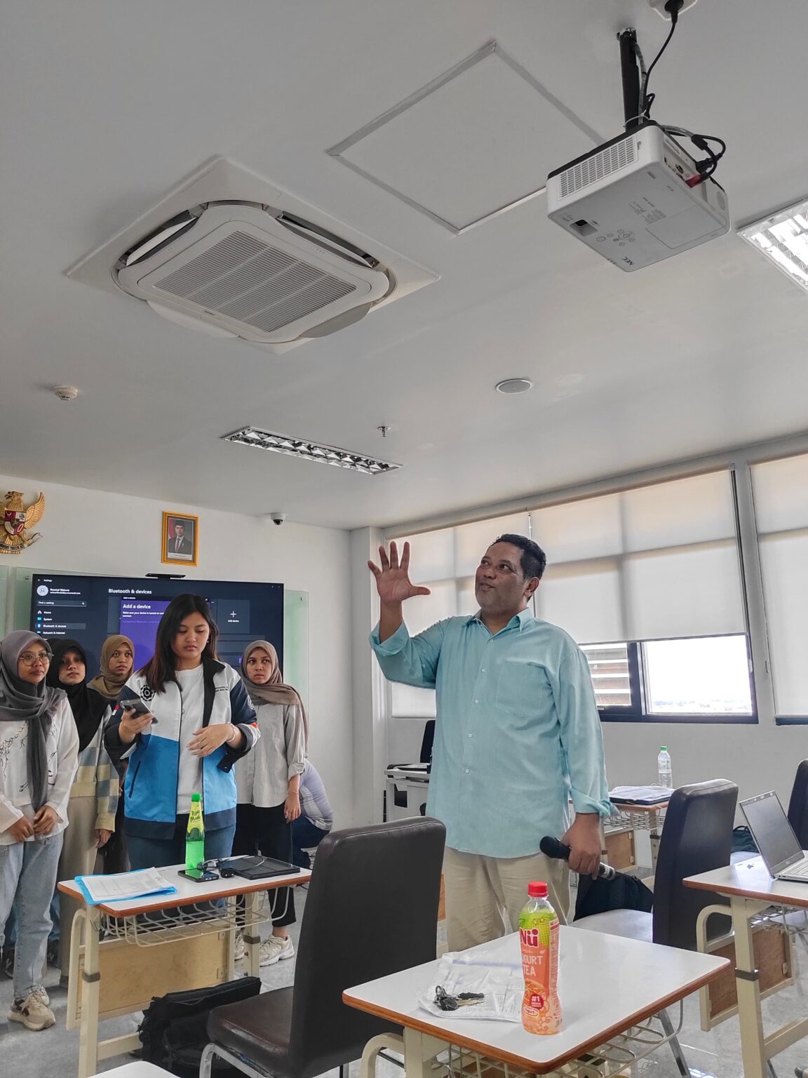 [23 April 2025] Kuliah Tamu Proyek Desain Semester Genap 2024-2025 dengan Tema Business Model ...