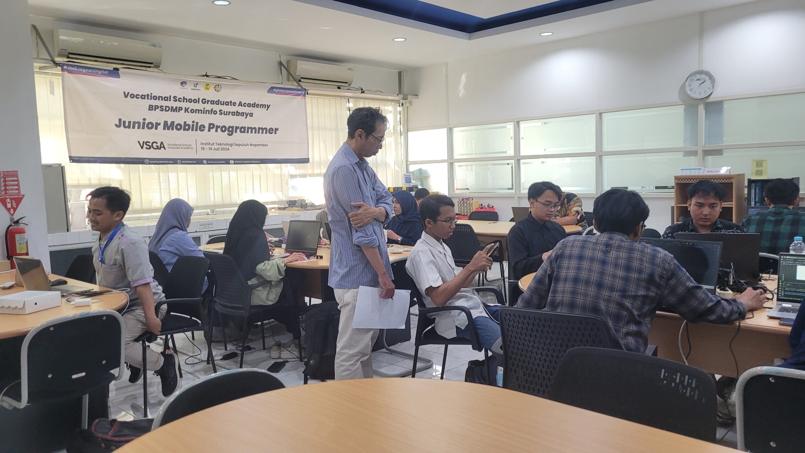 Pelatihan VSGA ( Vocational School Graduate Academy ) 2024 - Departemen ...