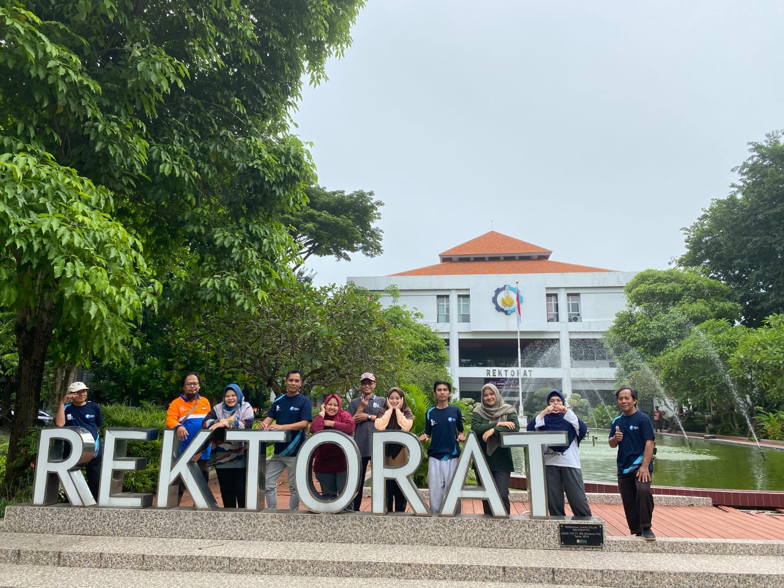 DTEO Jumat bersesi, jalan-jalan asyik - Departemen Teknik Elektro Otomasi