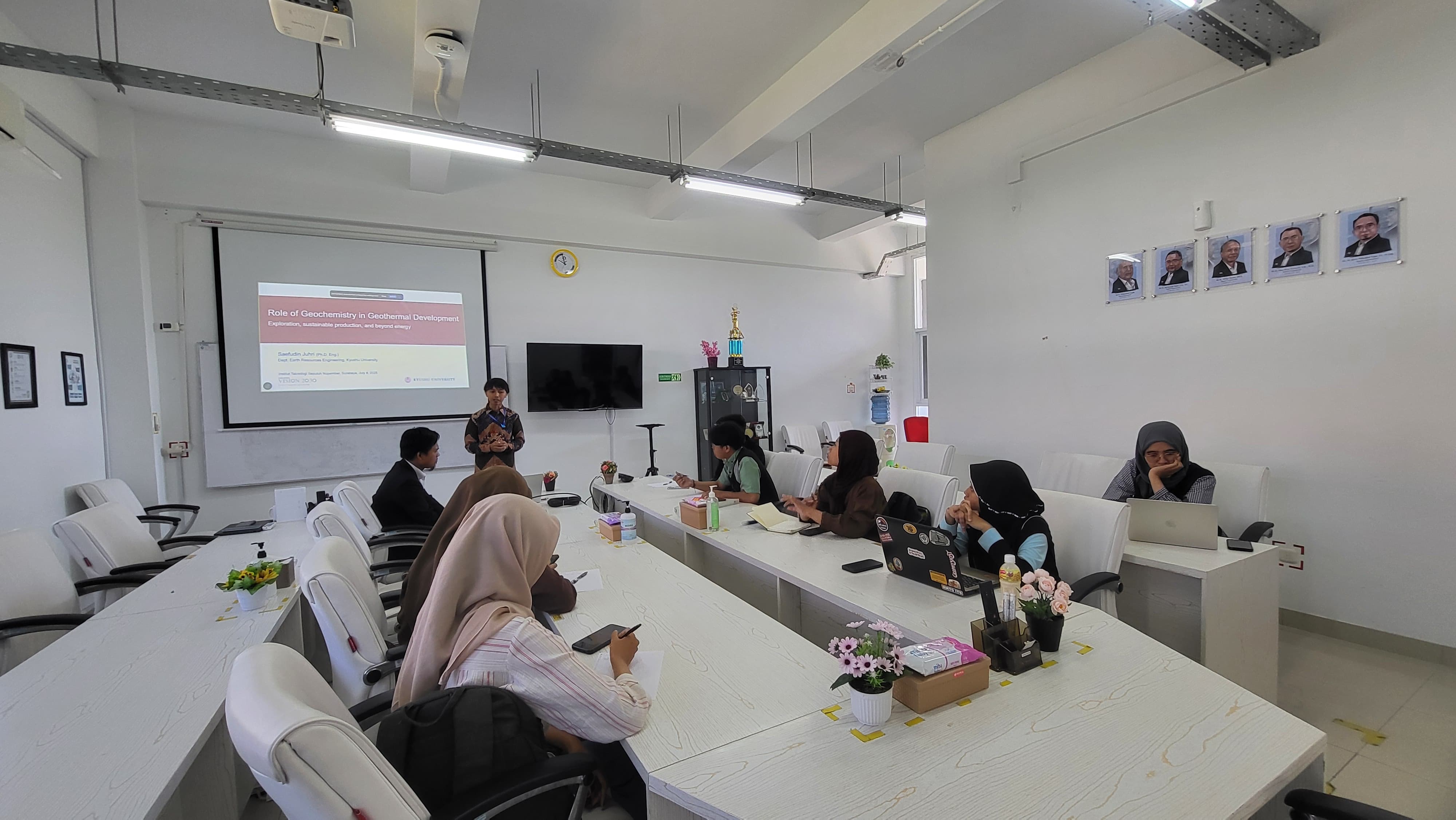 Dokumentasi Kuliah Tamu Kyushu University 7 - Departemen Teknik Geofisika