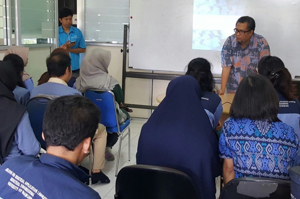 Logistics and Supply Chain Management Laboratory - Departemen Teknik ...