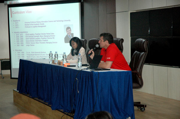 Kuliah Tamu : Prof. Christopher W. Stoller - Departemen Teknik Sistem ...