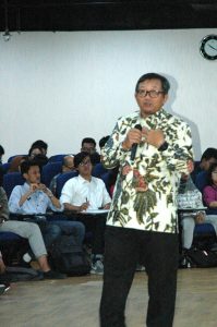 Kuliah Tamu - Implementasi dan Tantangan SCM dalam Era Revolusi ...