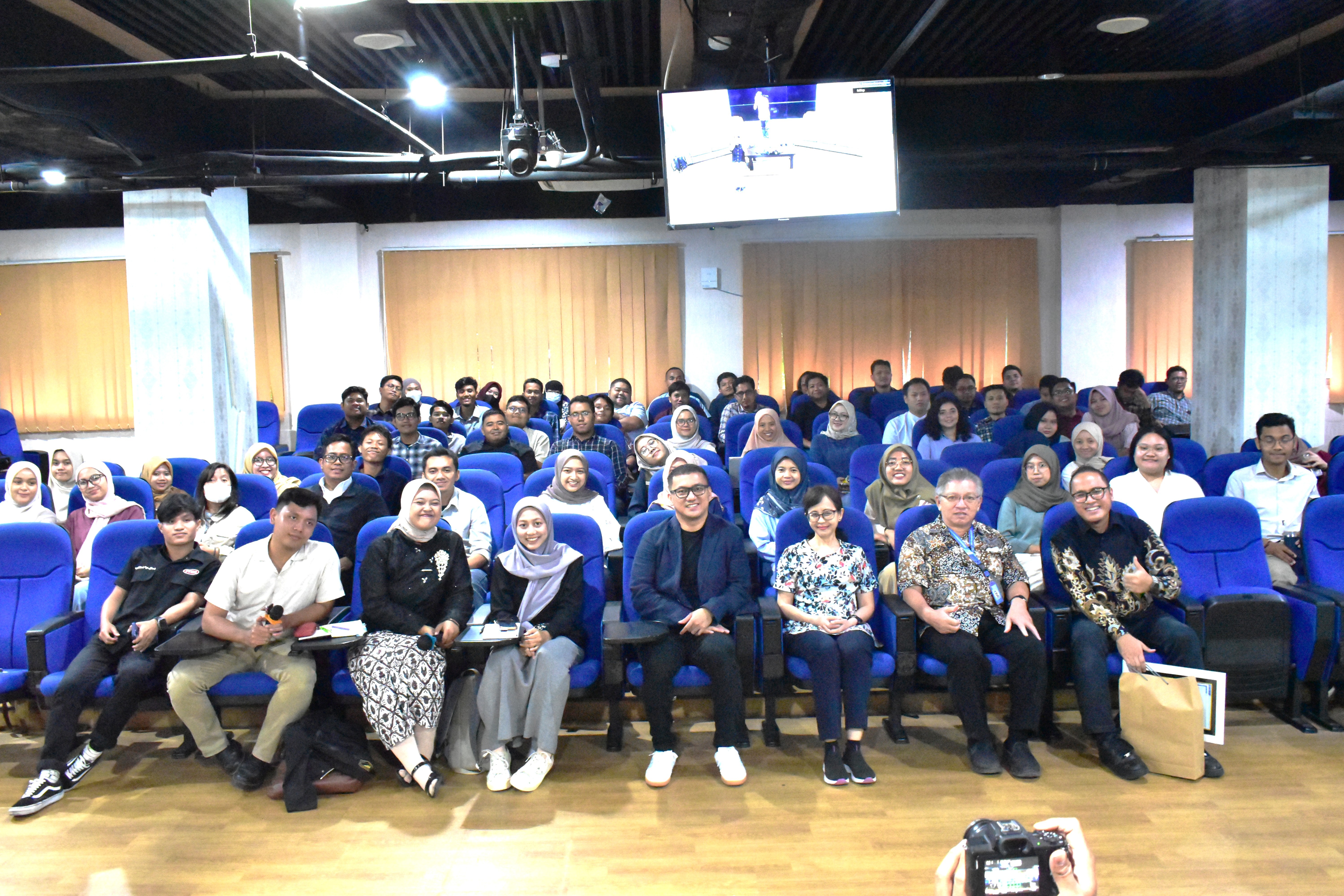 Around 200 postgraduate students from DTSI ITS attended a Guest Lecture ...