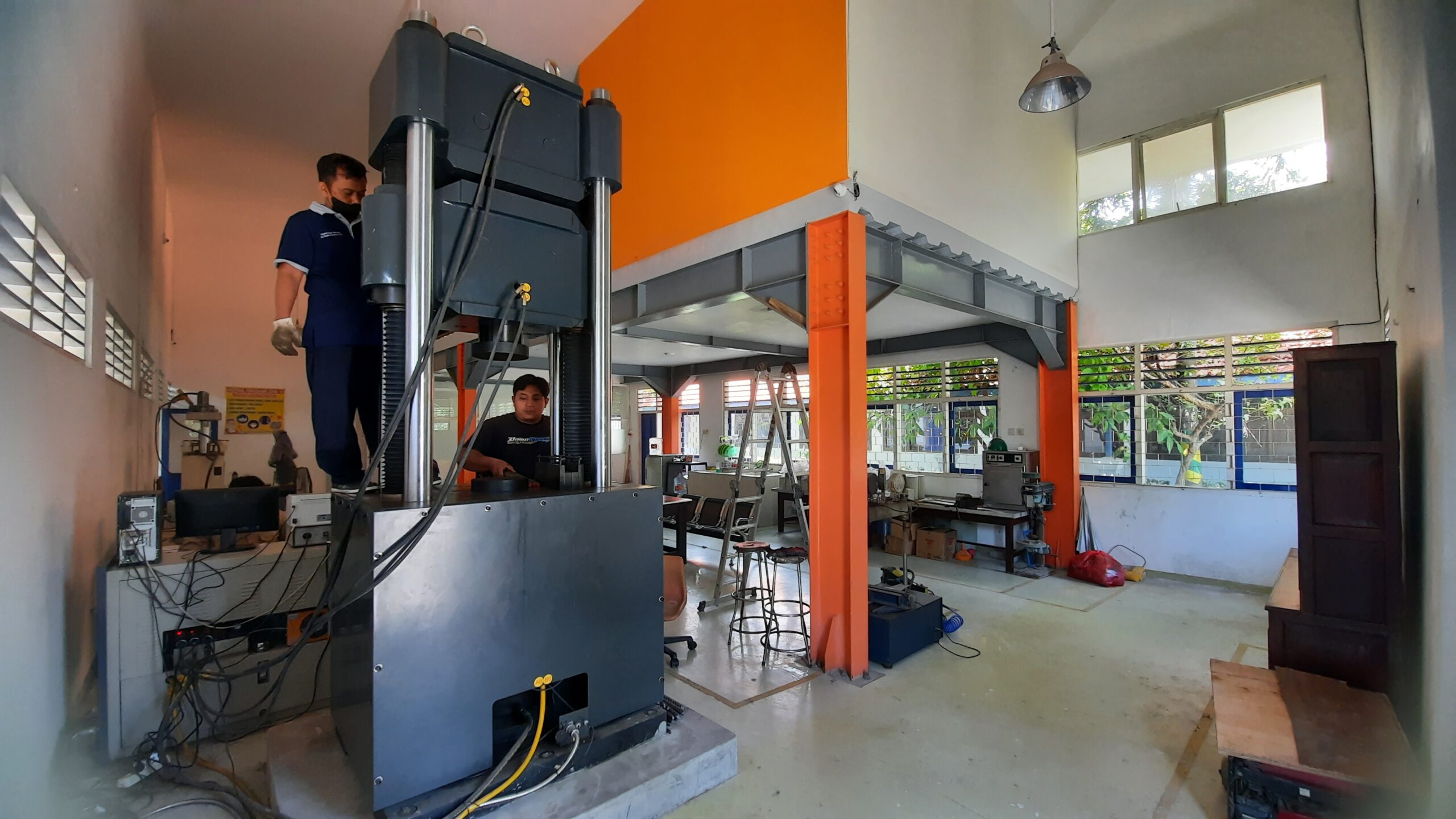 Laboratorium Material dan Struktur Gedung - Departemen Teknik ...