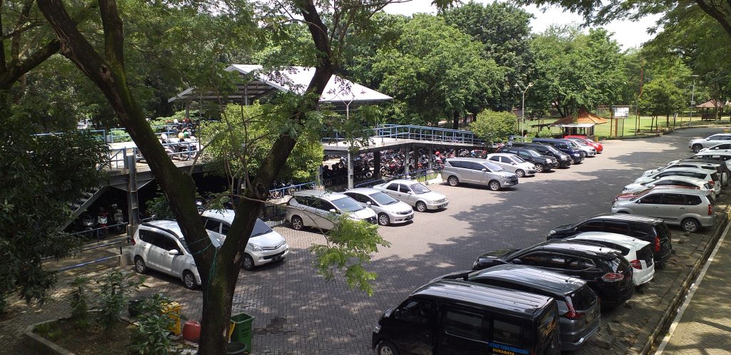 Area Parkir dan Taman - Departemen Teknik Kimia Industri