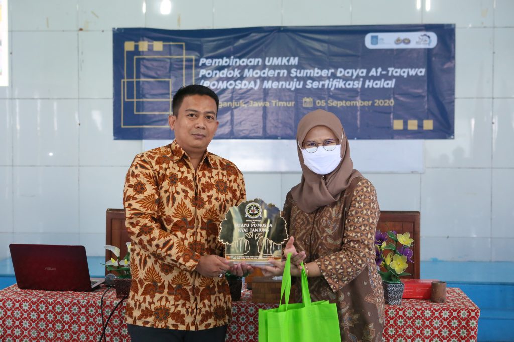 Abdimas DTKI kepada UMKM POMOSDA Menuju Sertifikasi Halal - Departemen ...