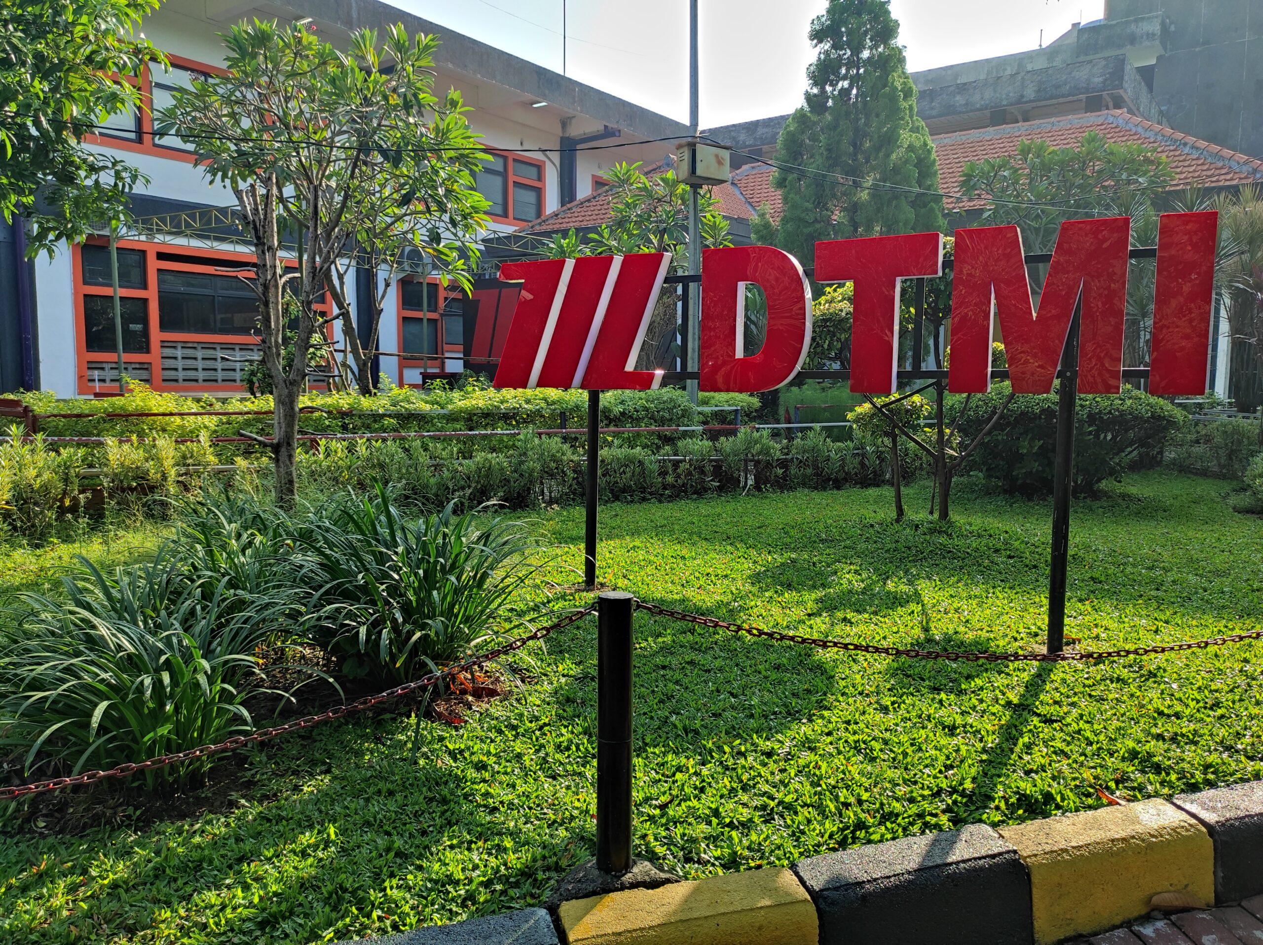 Taman DTMI - Departemen Teknik Mesin Industri
