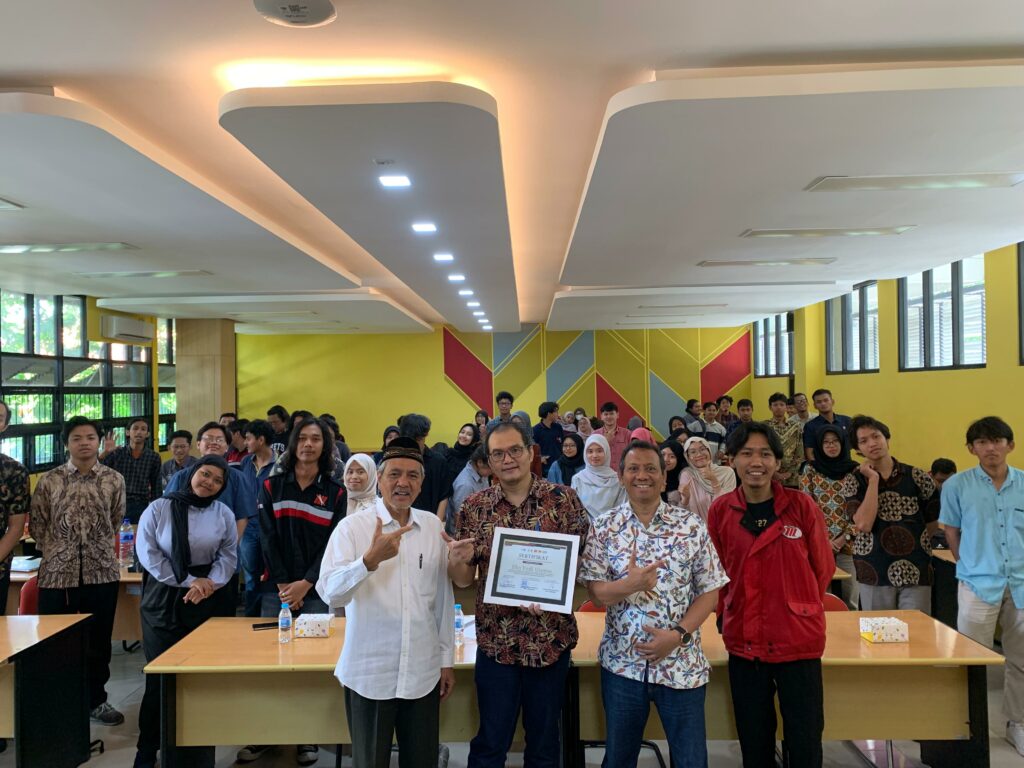 Kuliah Tamu DTMI Bertemakan "Basic Maintenance Heavy Eqipment" - Departemen Teknik Mesin Industri