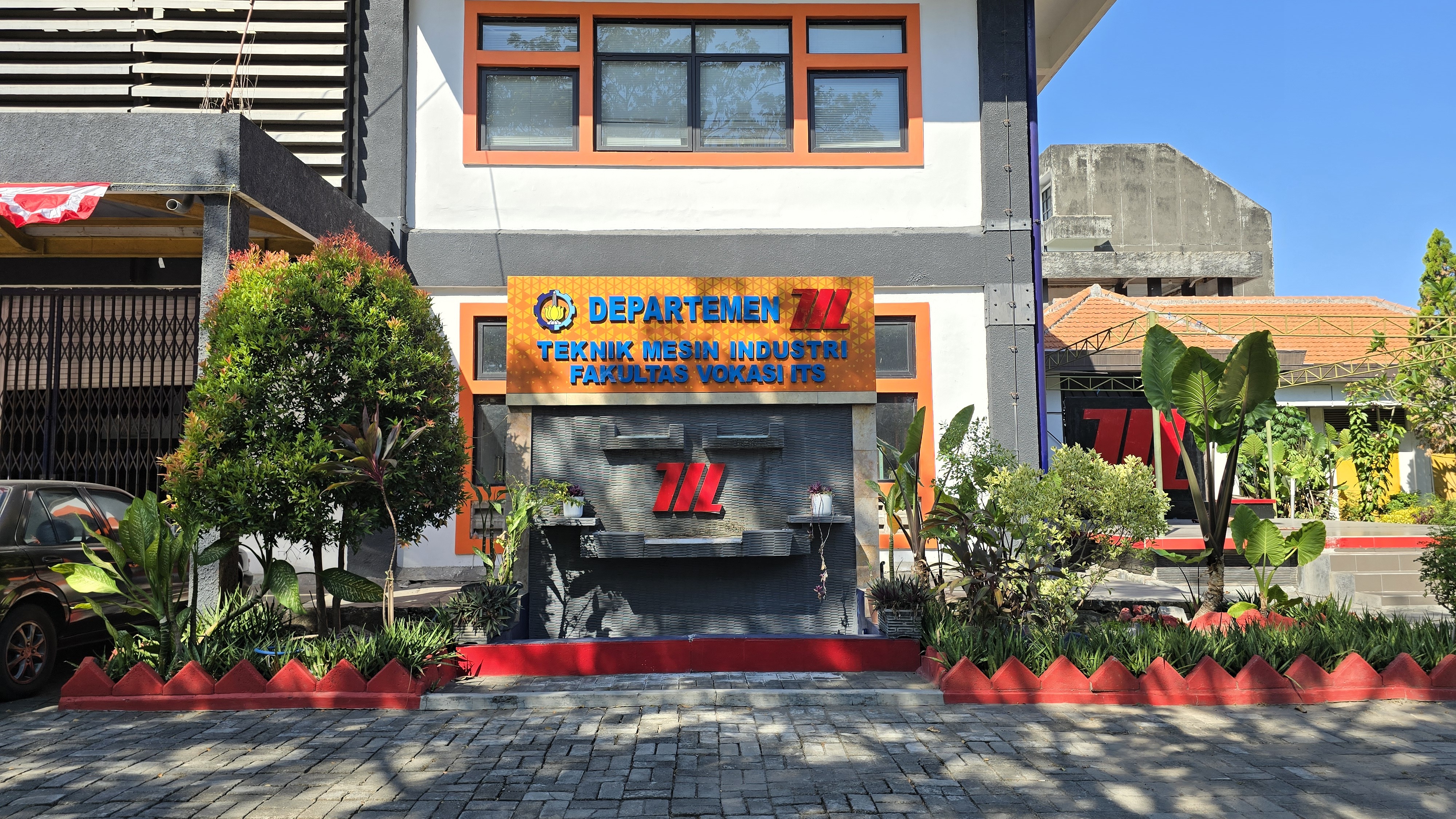 Dosen dan Staf - Departemen Teknik Mesin Industri