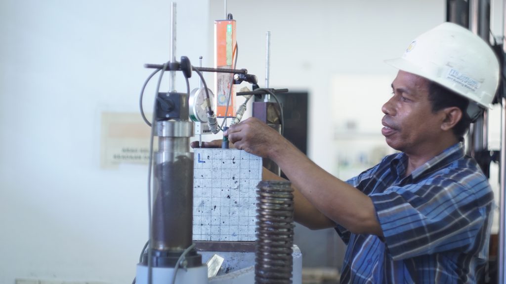 Laboratory of Concrete Advanced Material and Computational Mechanics ...