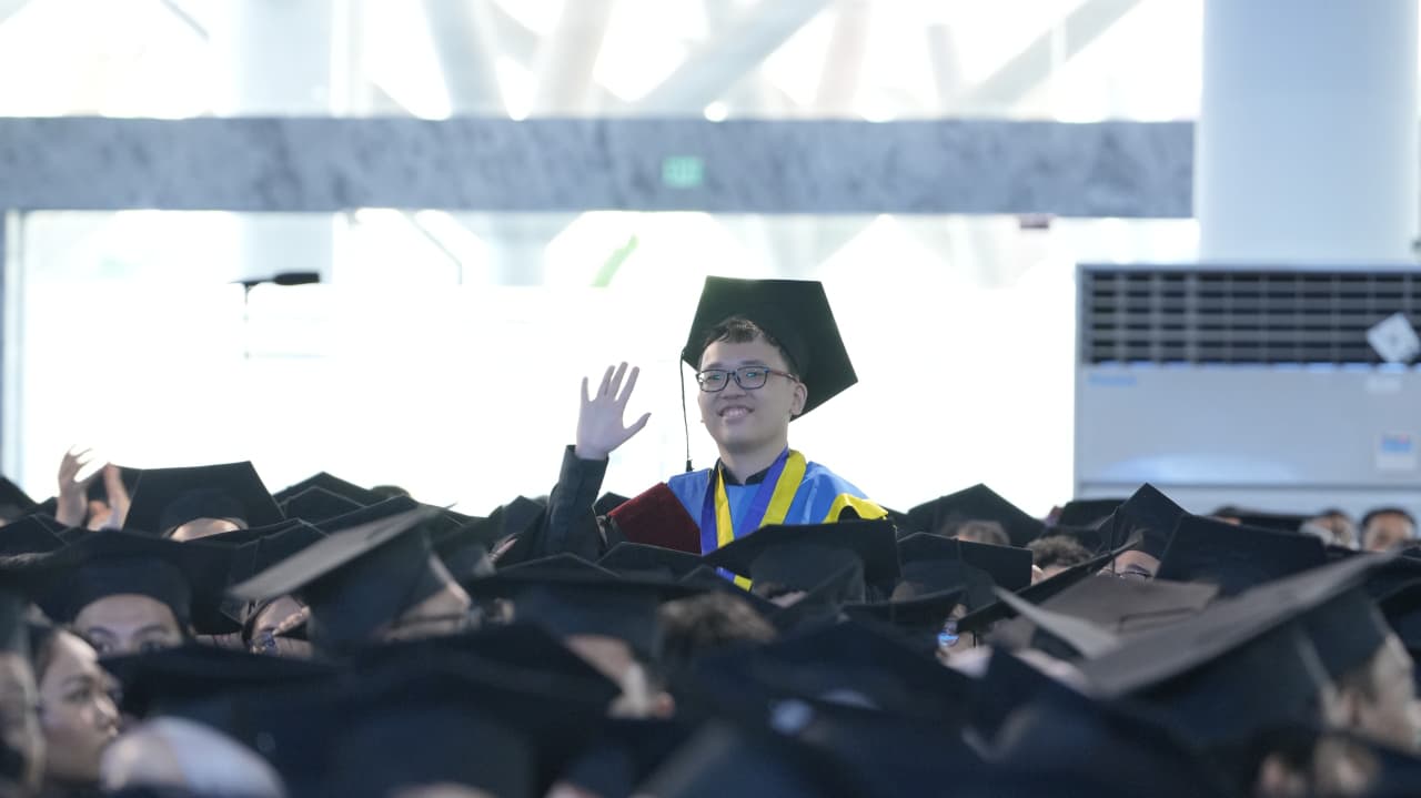 Cerita di Balik Wisuda ITS ke-132: FT-EIC ITS Lahirkan Wisudawan ...